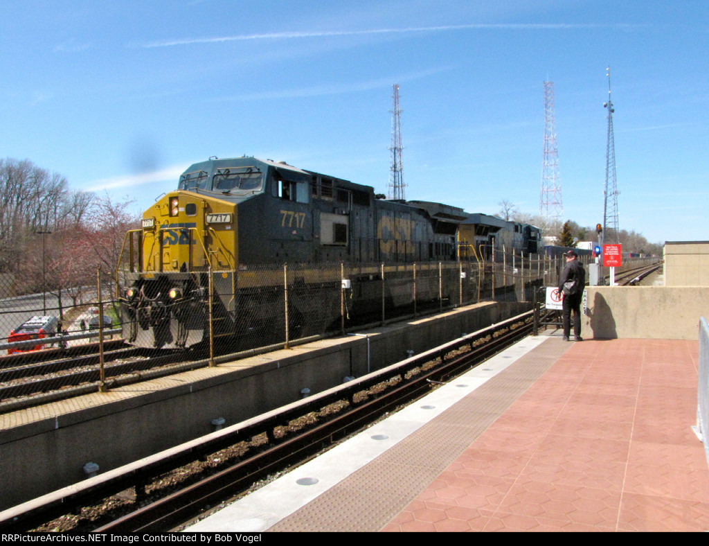 CSX 7717 and 5444